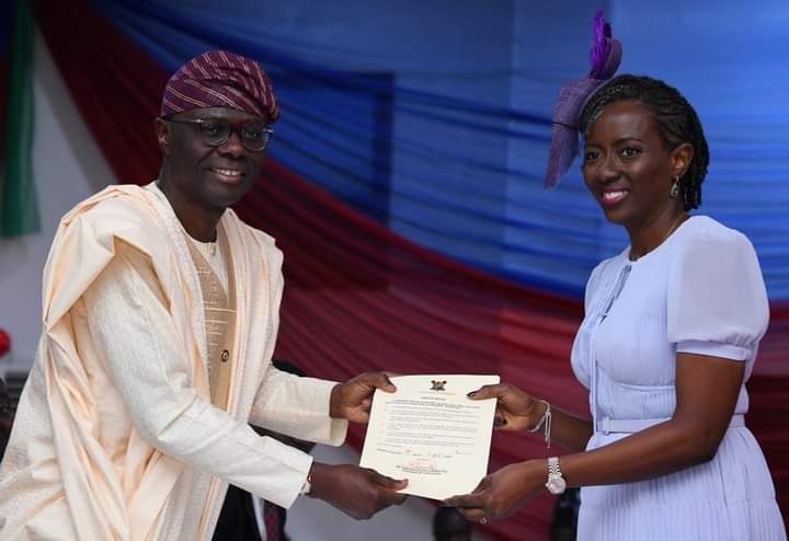 The Permanent Secretary, Engr.(Mrs.) Ibilola kasunmu receives her ...